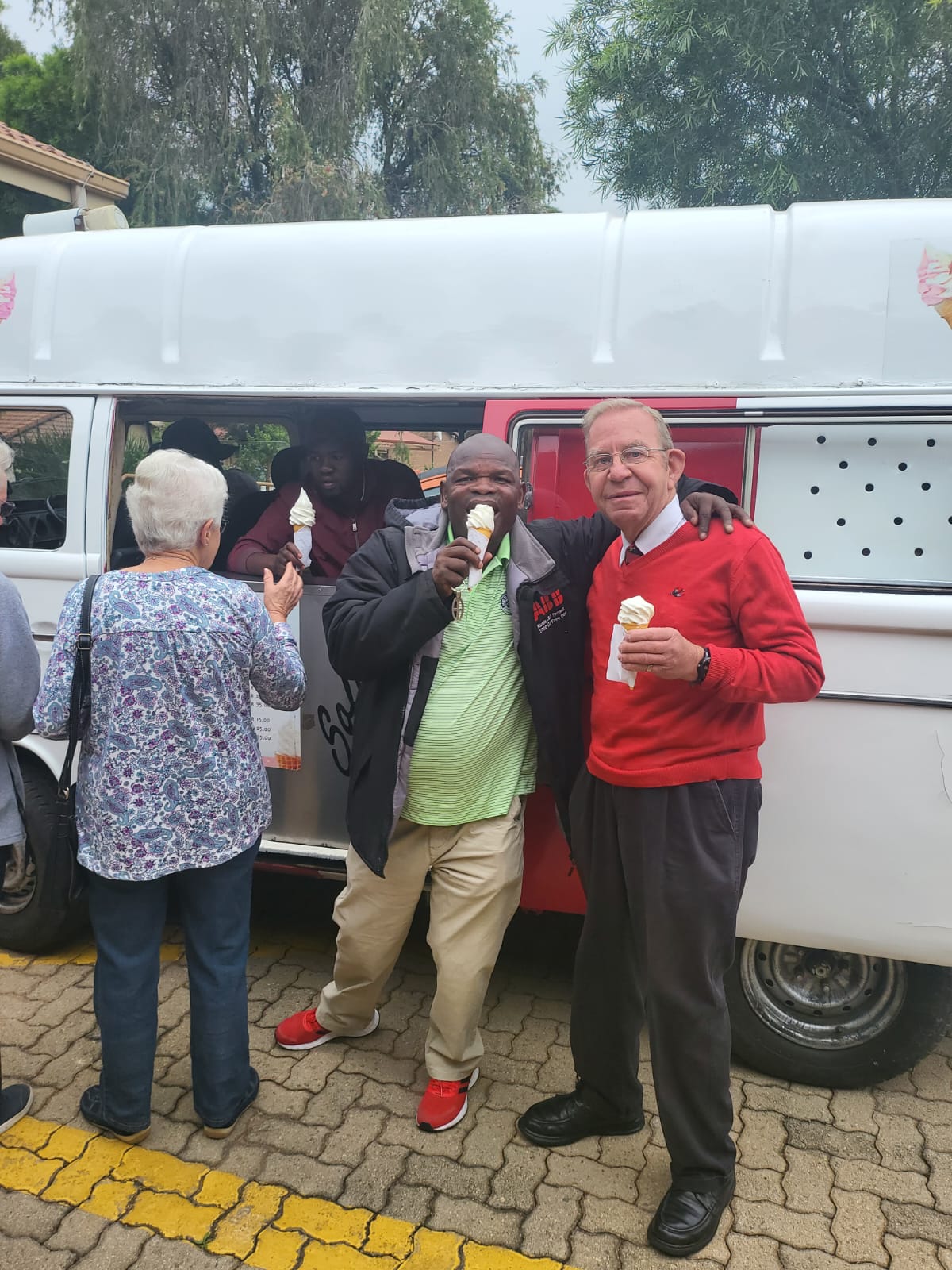 Ice cream van a delight at Tarentaal morning market – Rand Aid Association
