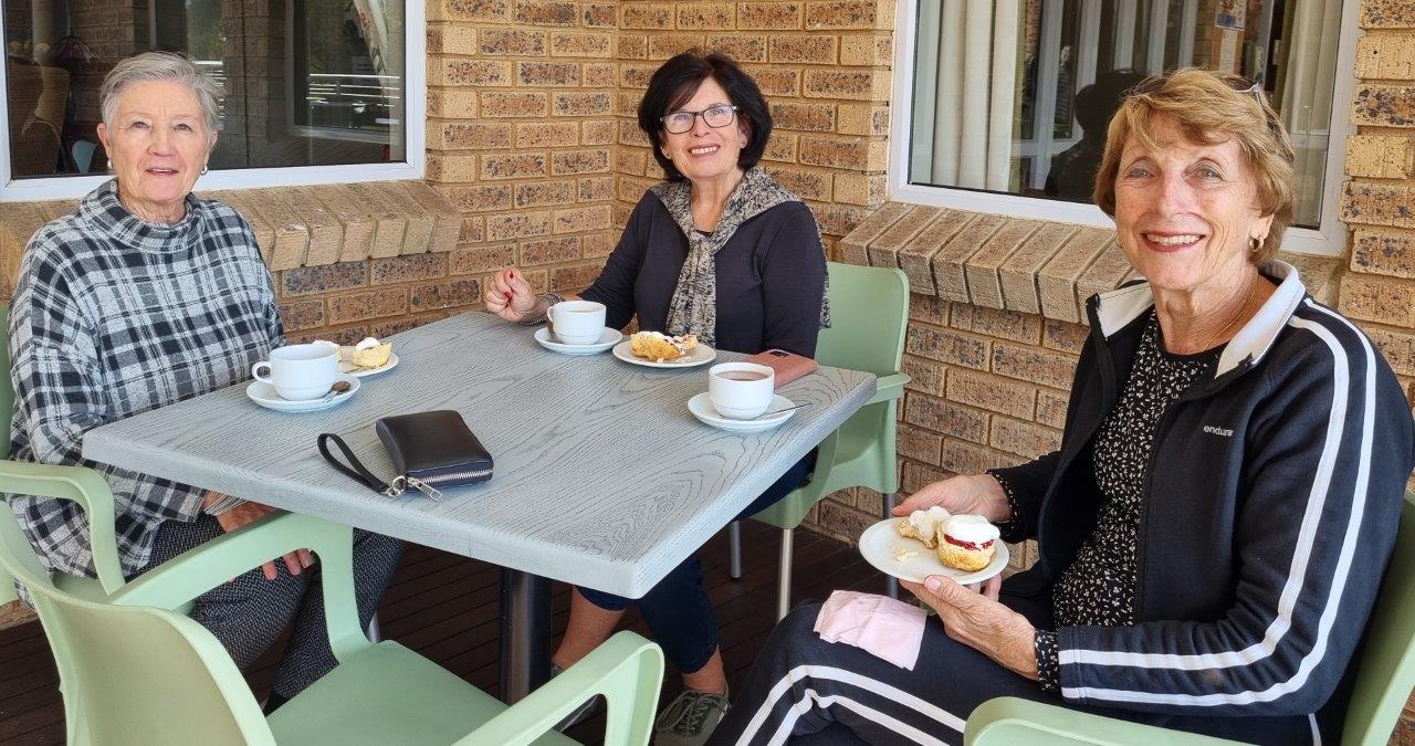 Inyoni Creek reaches out to Hospice – Rand Aid Association