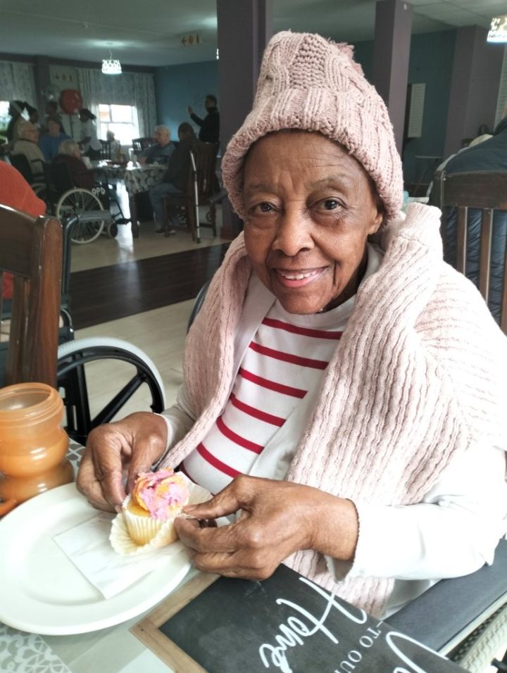 Arwyp visitors: For they are jolly good fellows – Rand Aid Association