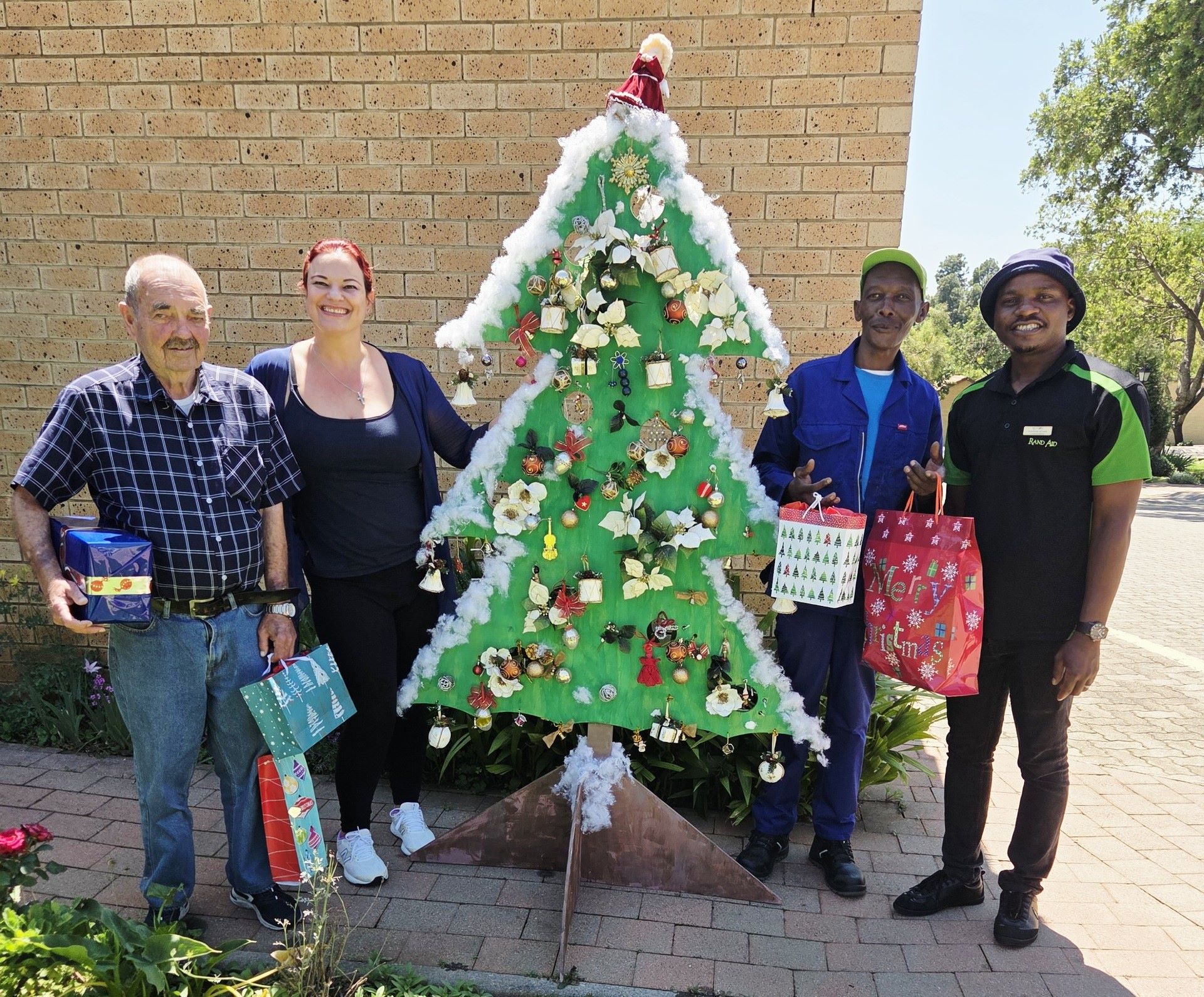 Wooden Christmas tree a sparkling example of festive goodwill – Rand ...
